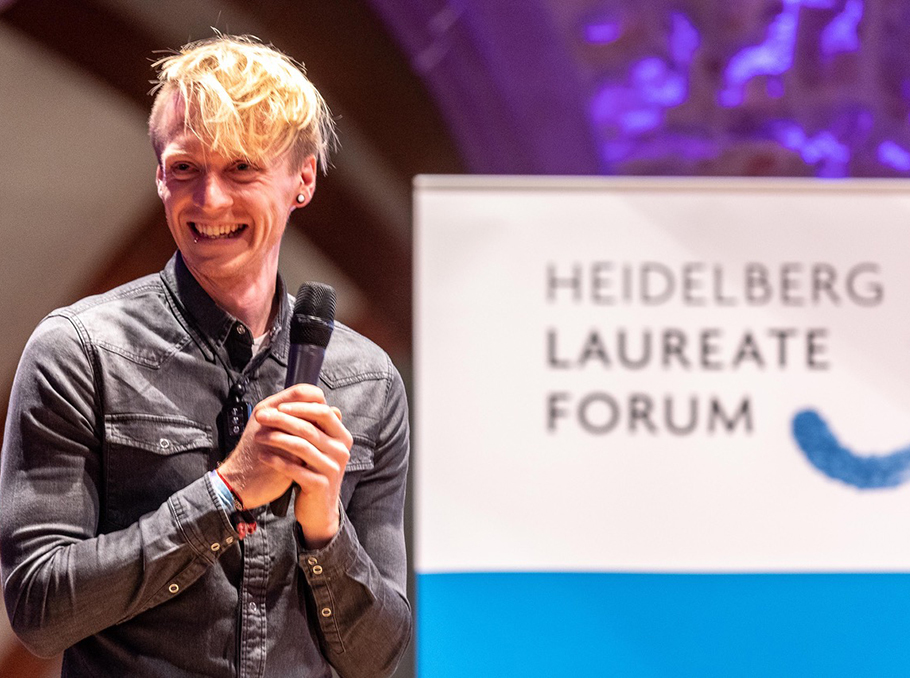 The Naked Mathematician and the secret of engaging teaching - Mediamax.am